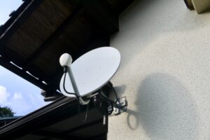 BSアンテナを徹底解説！設置場所や費用についても教えます | 電気工事ならDENKI110